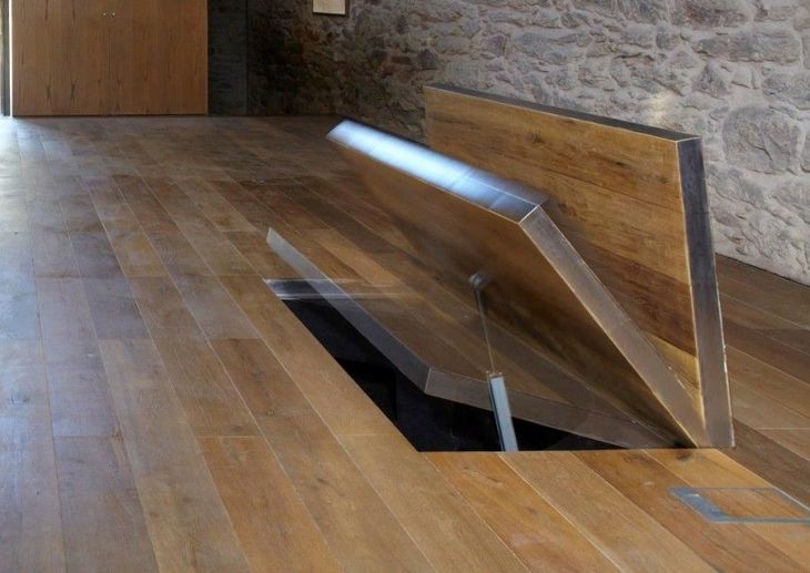 ARMOURED RECESSED HATCH